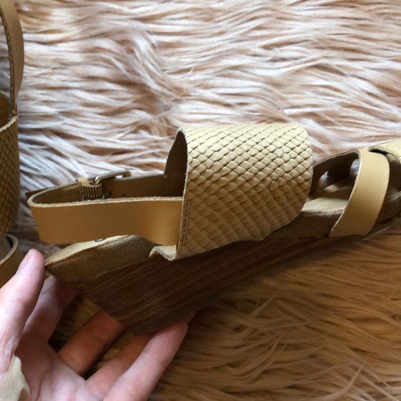 Sofft | Shoes | Sofft Velora Snake Embossed Wedge Sandal Size 65 | Poshmark